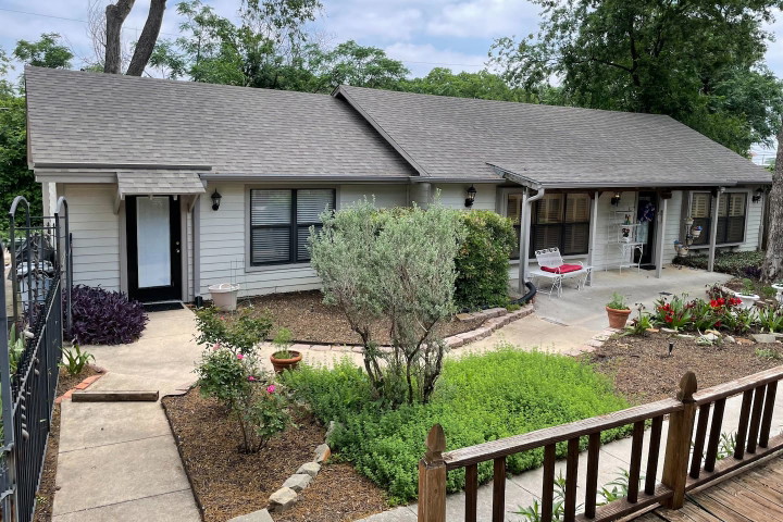 The Cottage Guest House - Arlington, TX