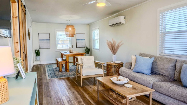 Island Time, Stylish Apt Steps To Beach Access - Carolina Beach, NC