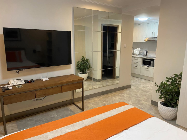 2-523 Balcony, 55 4k Tv, Large Cr & Kitchen, King - Angeles