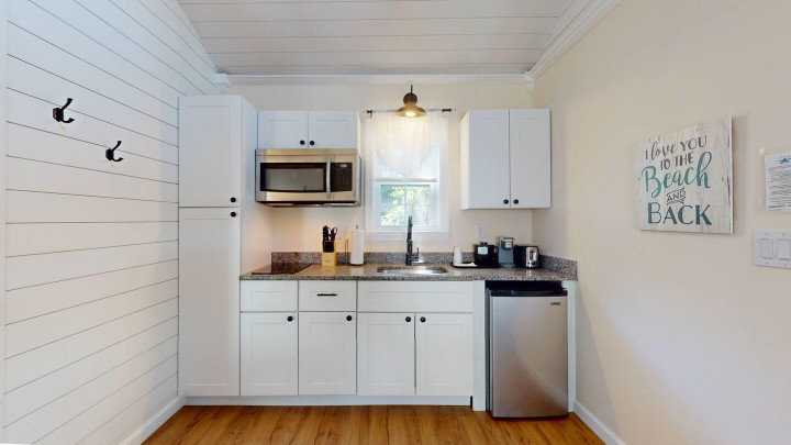 1br King Bed Sofa Bed Sleeps 4 Shared Pool - Cape May, NJ