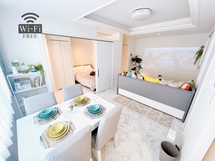 50 Sqm 【Dotonbori/shinsaibashi】recommended For Couples|more Spacious And Comfortable Than A Hotel|mist Sauna & 122-inch Theater - Osaka