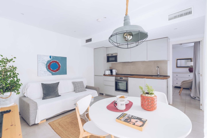 Chic 1-br Ground Floor Apartment Private Patio - Gibraltar