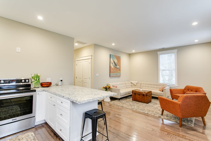 Carriage House - Crescent Hill (Frankfort Avenue) - Louisville, KY