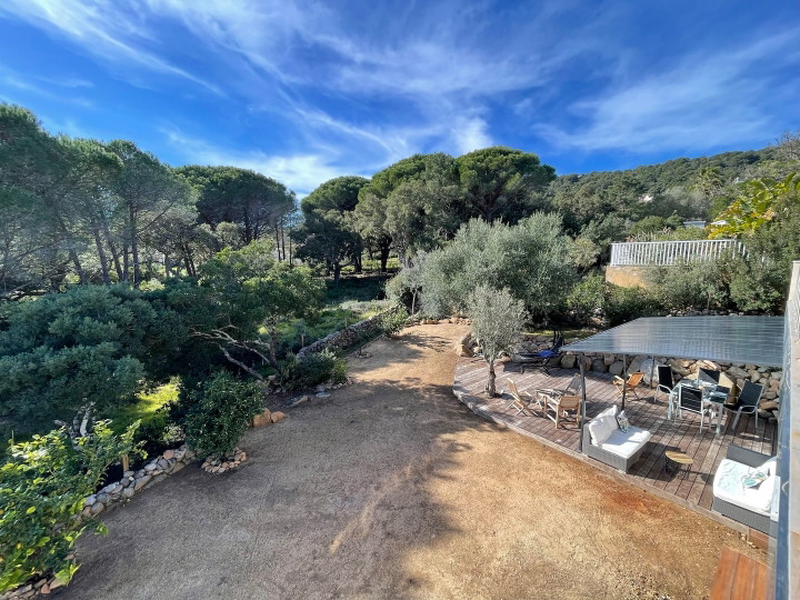 Rez De Jardin, Proche De Santa-giulia Au Calme - Corse