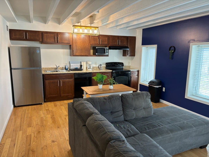 Two Bedroom Apartment Near Downtown - Syracuse, NY