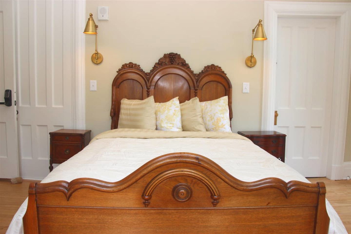Governor's Mansion Inn - Premium Queen - Madison, WI