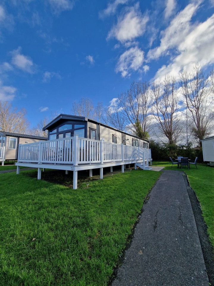 Gold Swift Champagne Lodge 4 Berth, Combe Haven - Hastings