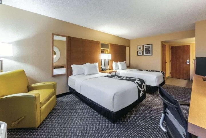 La Quinta Naples Downtown | 2dbl Beds | Beach Fun - Naples, FL