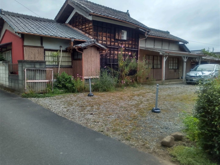 田舎でのんびり。1日1ゲストの貸し切りです。平屋の古民家で、広い畳部屋を楽しみください。 - Tsu