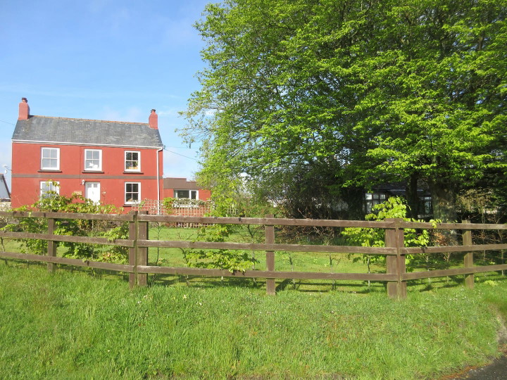 Self Contained  Annex,  Kitchen, Lovely Garden. - Haverfordwest