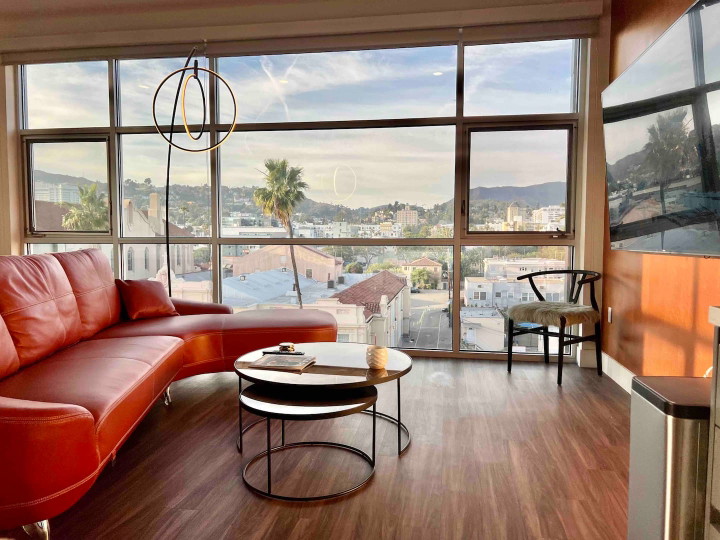 Penthouse Corner 2-bedroom, Hollywood Sign Views! - Los Angeles