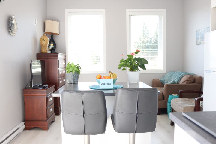 Location Location Location Immaculate 1 Bdrm Suite - Victoria