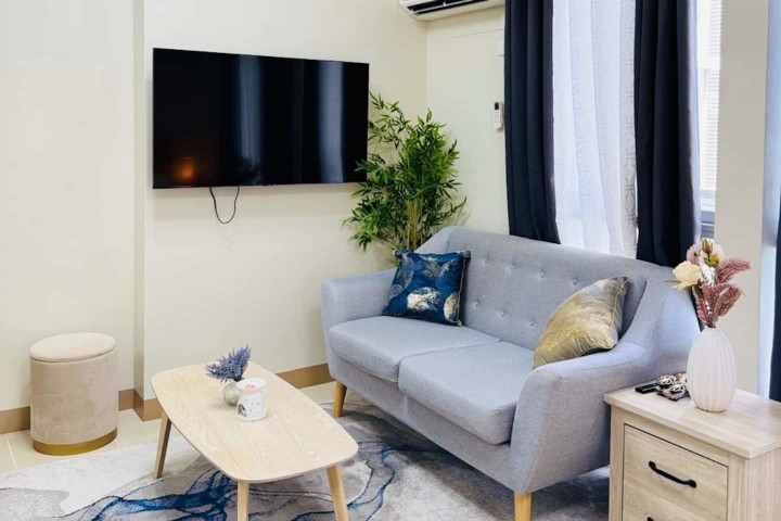 New! Bright Exec Studio +Balcony - Iloilo City