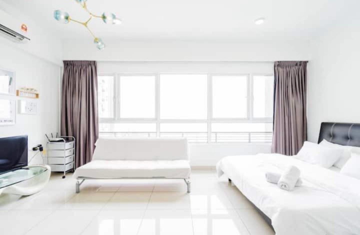 2 Min Drive To Queensbay Mall - Bayan Lepas