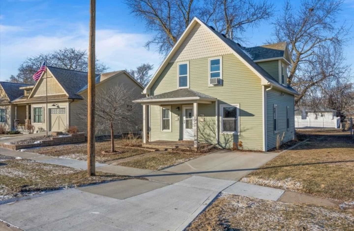 Uptown Abode - Ankeny, IA