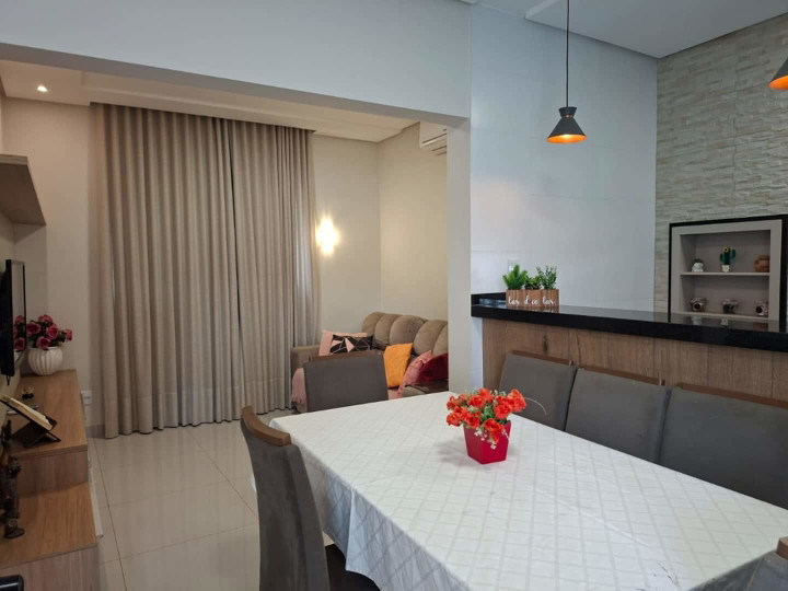 Casa Com Suíte, Jardim E Garagem Para 2 Carros - Brazil