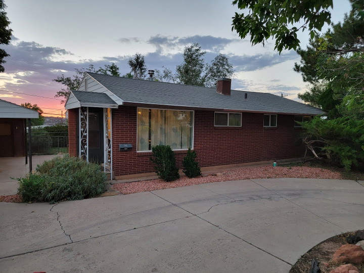 Cozy Cottage With Hot Tub And Private Yard - Cedar City, UT
