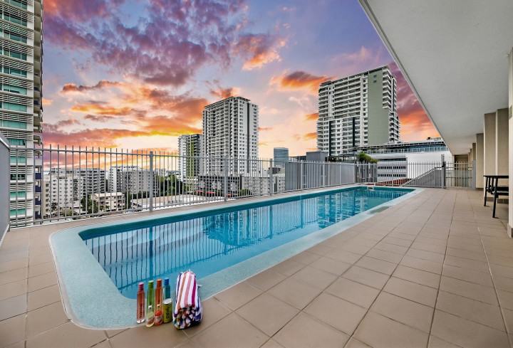Sweet Escape Darwin Cbd Stay With Rooftop Pool. - Darwin