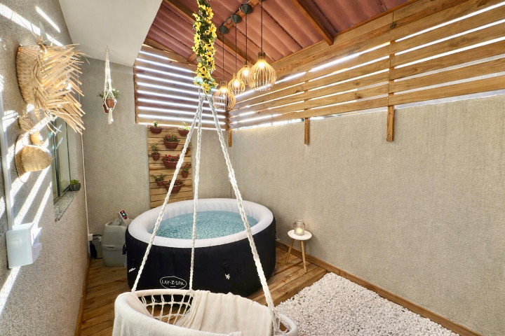 House 1 - Praiana · House With Heated Spa, En-suite Bathroom And - Matinhos