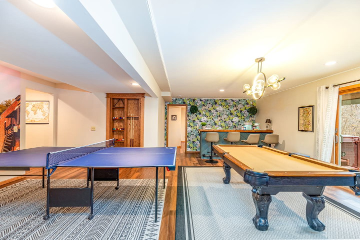 Secret Room-fireplace-hot Tub-pool-game Room - Galena, IL
