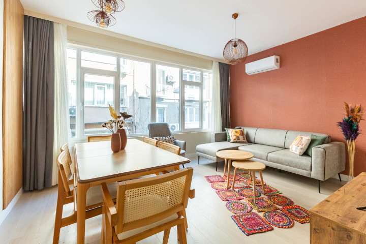 In Taksim Square / 4+1 Big House With 2 Bathrooms - Şişli