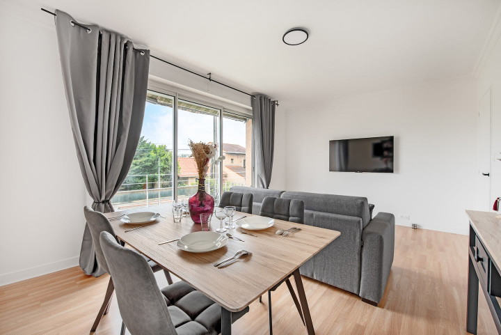 Urban Elegance Air Conditioning Free Street Parking - Toulouse-Blagnac Airport (TLS)