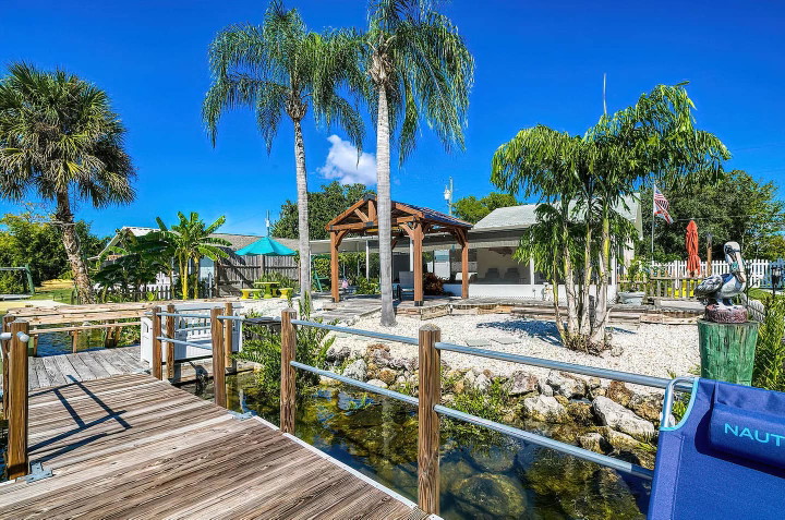 Paradise Point On Weeki Wachee (Boat Welcome) - Weeki Wachee, FL