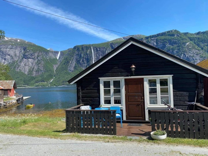 Waterfront House In Scenic Eresfjord - Noorwegen