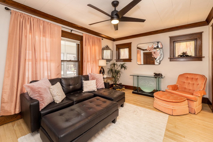 Swan City 80s Glam In Bay View - Milwaukee