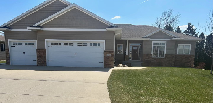 Large, Clean, Family Home - Waterloo, IA