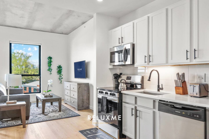 Reluxme|european Flat Near Uptown King Bed + Views - Charlotte Douglas Airport (CLT)