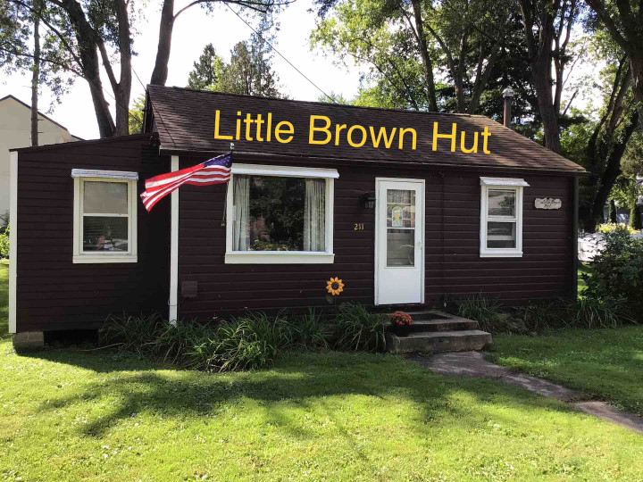 Cozy Cottage On A Double Lot, A Block To The Lake - Edinboro, PA