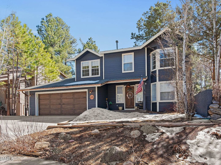 Luxury Forested Cabin W/ Huge Patio & Hot Tub! - Flagstaff, AZ