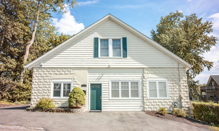 Shelton's New England Nest: 2 Bed Ev, Shower, W/d - Shelton, CT