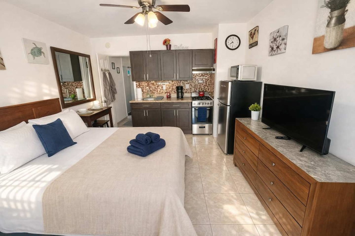 Studio Apartment Steps From The Beach! - Dania Beach, FL