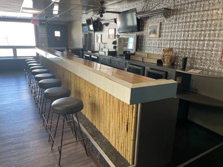 Fresh Coast Bar -1 Block To Lake - Two Rivers, WI