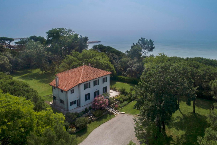 Beachfront Villa With Green Park Near Venice - Caorle