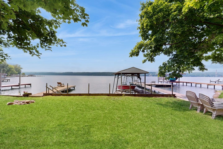 3br Home Plus Extra Space, Large Deck & Dock - Dundee, NY