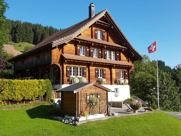 5,5 Zimmerwohnung In Schönem Chalet Mit Bergblick - Stoos
