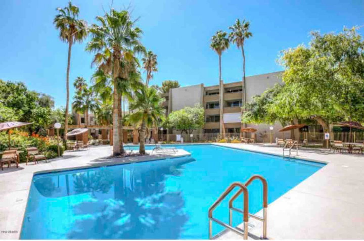 Old Town Condo With Pool & Hot Tub - Scottsdale, AZ