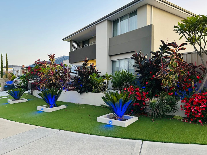 Stunning & Luxurious 2-storey, 4 Bedrooms 4 Beds - Perth