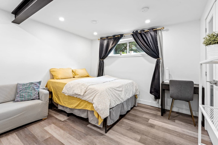 Exquisite Black&white Themed Suite - Gatineau