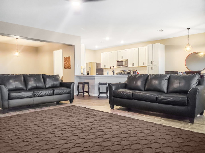 Spacious 7 Bedroom Home. Family-friendly Location. - Houston