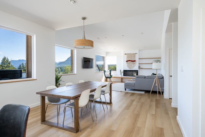 Hilltop House  Newly-built, Central Tofino Home - Tofino