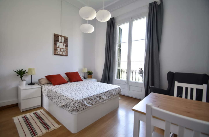 Private Room In Barcelona Eixample! - Barcelona