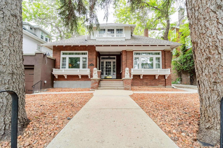 Historic 5br Home | Sauna, Fireplace, Movie Room - Moose Jaw