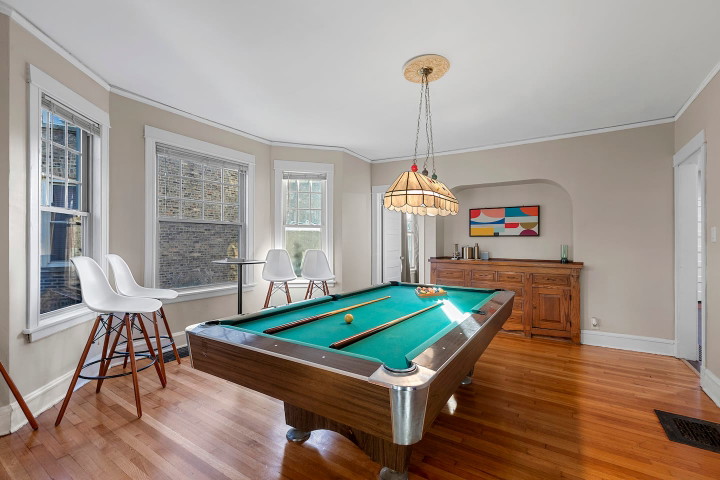Beautiful Home | Great For Groups, Parking & Food - Chicago, IL