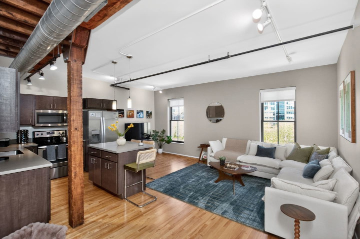 Top-floor Loft I Downtown Views | Free Parking - Des Moines, IA