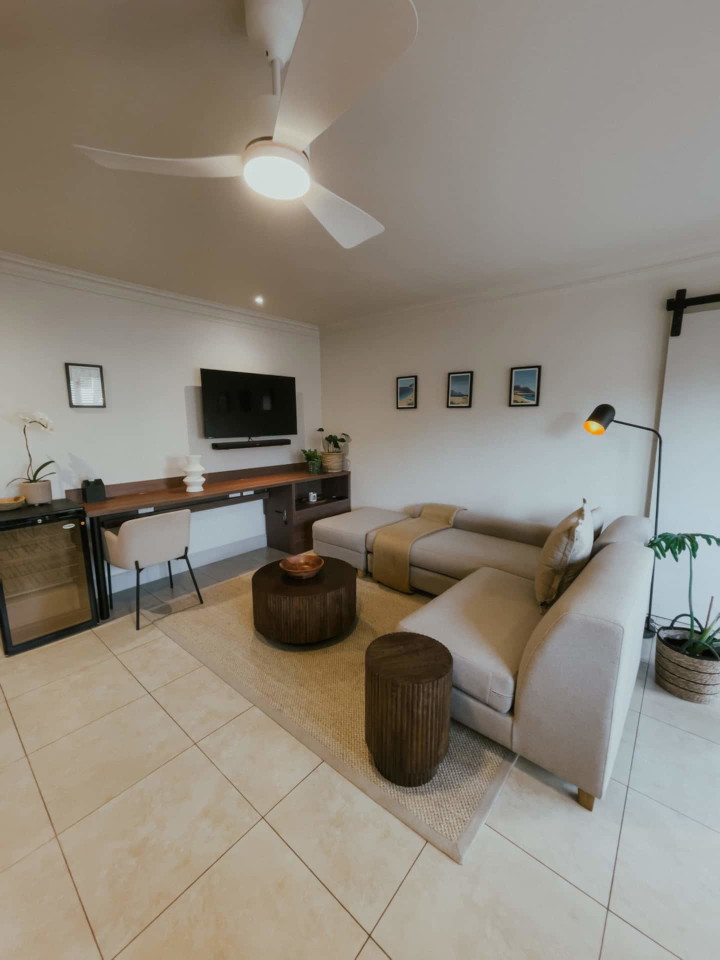 One Bed Apt | Modern | Cozy | Secure | Sea Point - Camps Bay