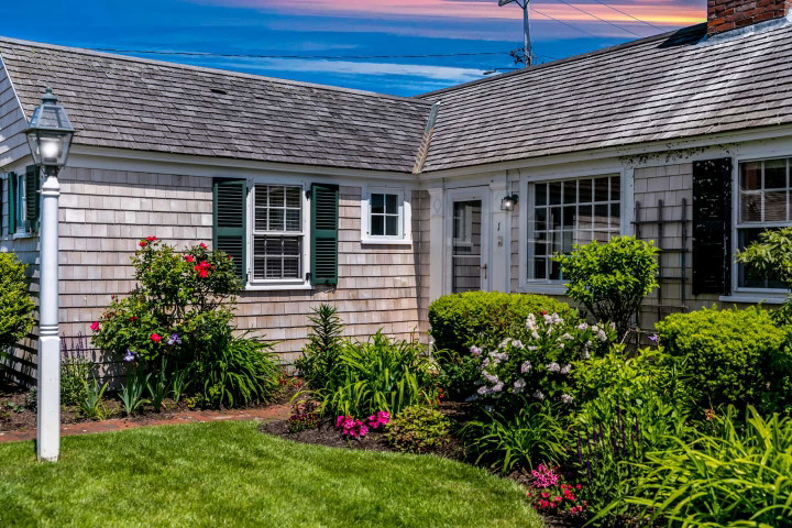 Sunny Beachfront Condo W/ Parking - Ptown West End - Dog Beach, Provincetown